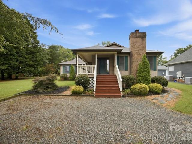 20118 Rainbow Cir, Cornelius, NC 28031
