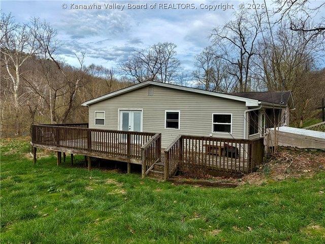 2011 Morris Creek Rd, Clendenin, WV 25045