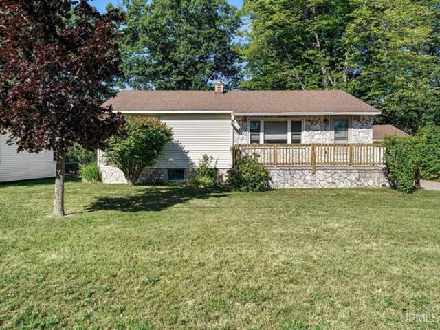 2011 Neidhart Ave, Marquette, MI 49855