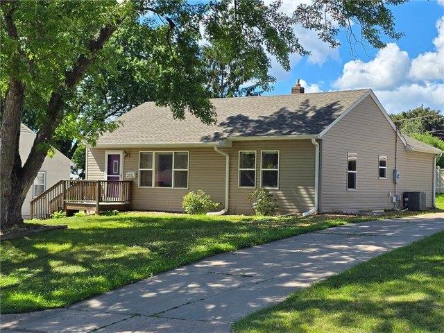 2011 Northwood Dr, North Saint Paul, MN 55109