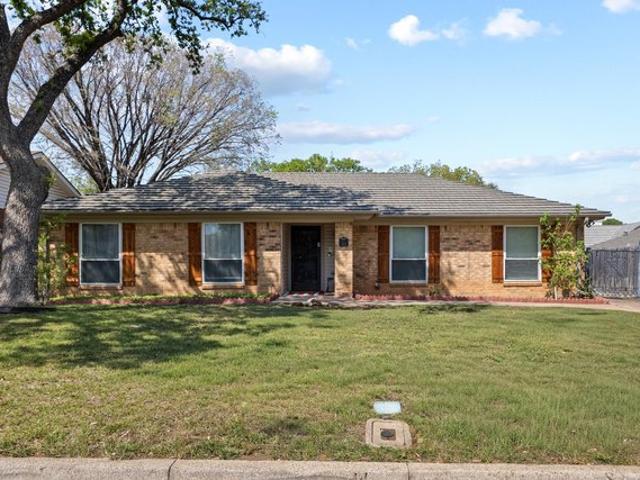 2011 Bay Oaks Dr, Arlington, TX 76012