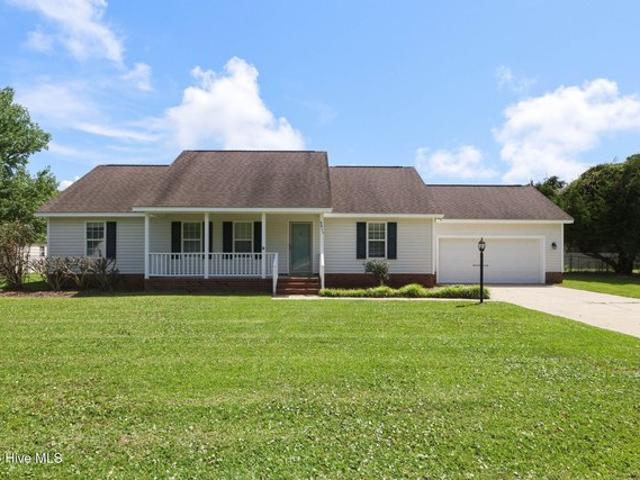 2011 Cambridge Downs Dr, Morehead City, NC 28557