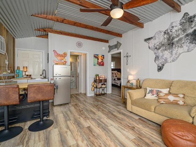 2011 Cochran Ln, Rockport, TX 78382 | MLS #464408