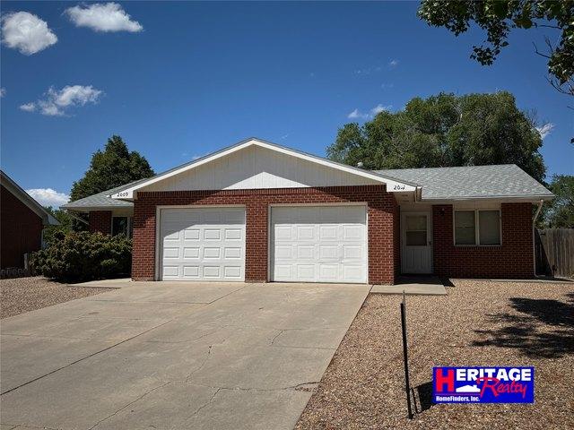 2011 E Crestway Dr, Garden City, KS 67846