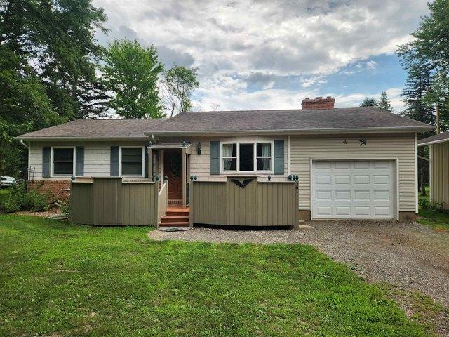 2011 Flanders Rd, Charlotte, MI 48813