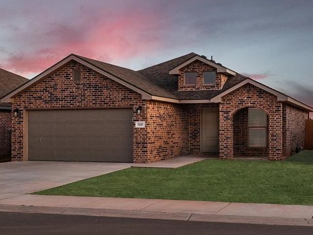 2011 Good Prairie Ave, Wolfforth, TX 79382