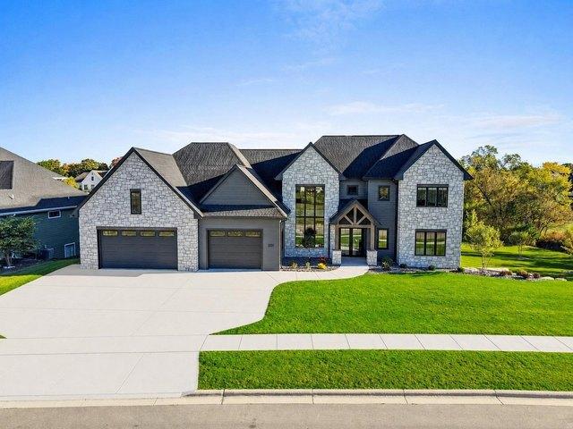 2011 Labyrinth Ln, De Pere, WI 54115