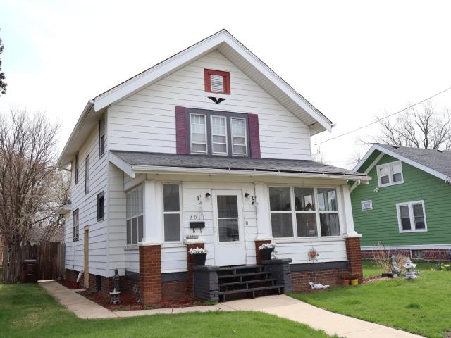 2011 Latham Street