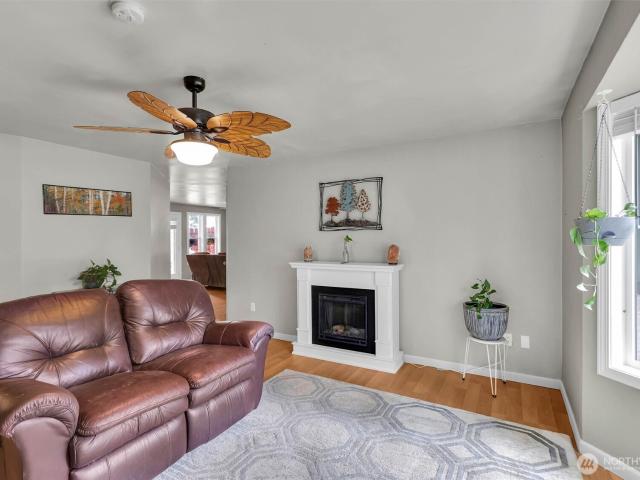 2011 rd Avenue Ct E