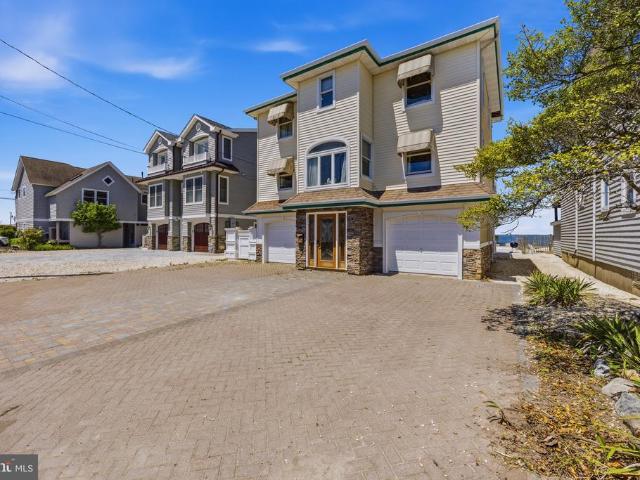 2011 Sunset Avenue
