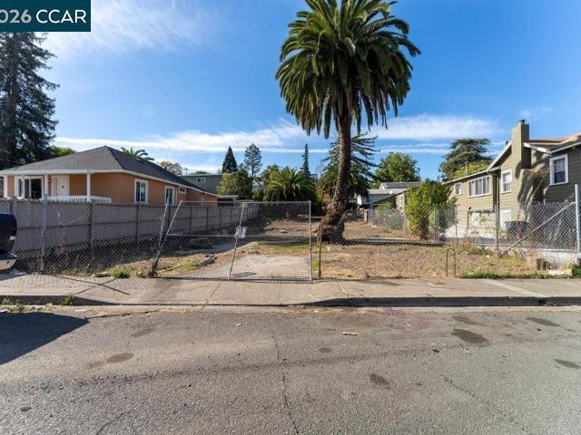 2011 Sacramento St