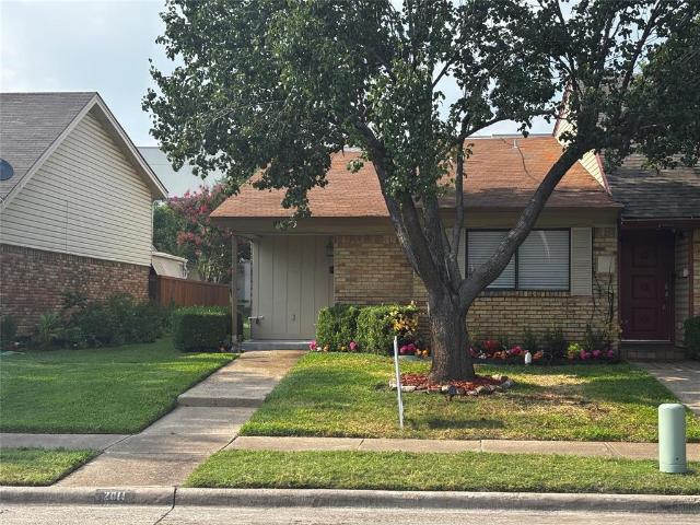2011 Towngate Drive