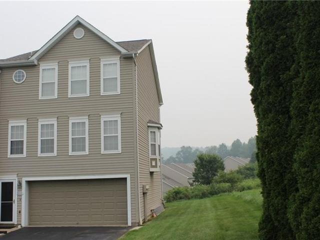 2011 Trail Side Ct, Jeannette, PA 15644