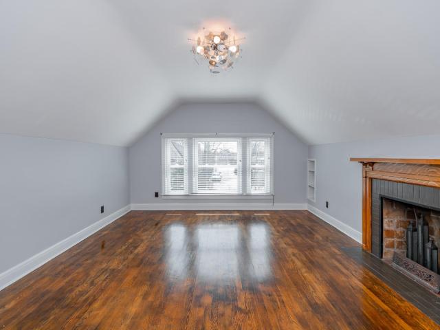 2011 Woodbourne Ave 2