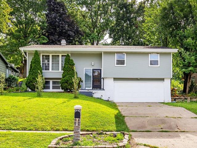 2011 64th St, Windsor Heights, IA 50324