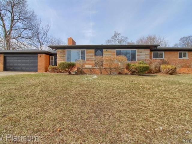 20121 Woodingham Dr, Detroit, MI 48221
