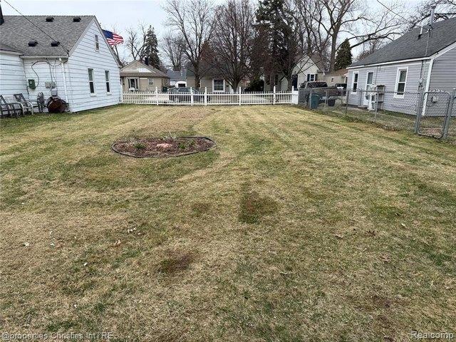 2012 Moorhouse St, Ferndale, MI 48220