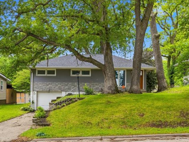 2012 Bidwell Rd, Muscatine, IA 52761
