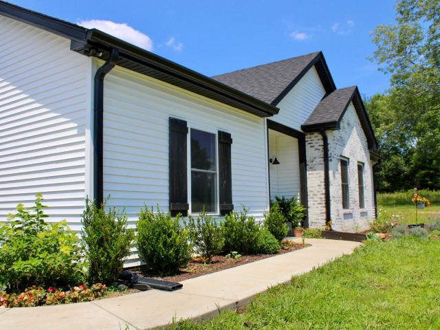 2012 Linda Ln