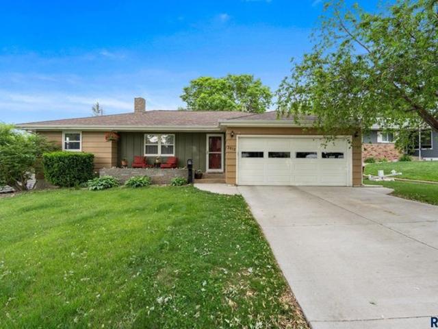 2012 S Willow Ave, Sioux Falls, SD 57105