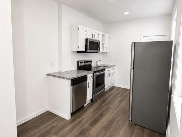 2012 W Hagert Street