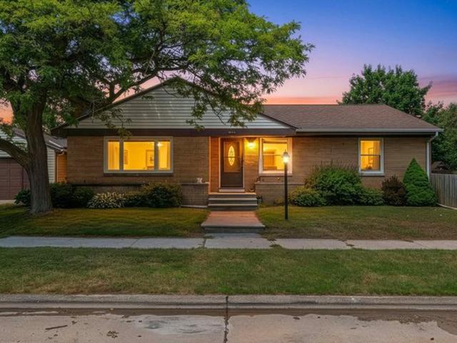 2012 34th St, Two Rivers, WI 54241