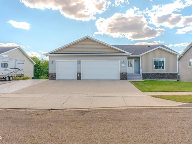2013 Macedonia Ave SE, Mandan, ND 58554