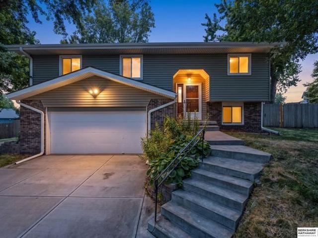 2013 Ann Marie Ct, Papillion, NE 68046