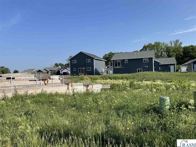 2013 Aster Ln, Mankato, MN 56001