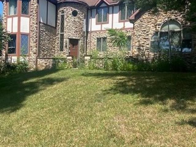 2013 Castlegreen Ct, Greencastle, PA 17225