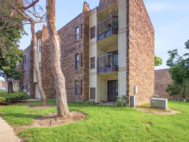2013 Country Club Dr Unit 4A, Woodridge, IL 60517