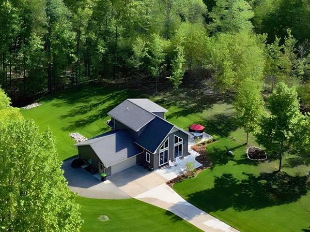 2013 E Kasson Rd, Cedar, MI 49621