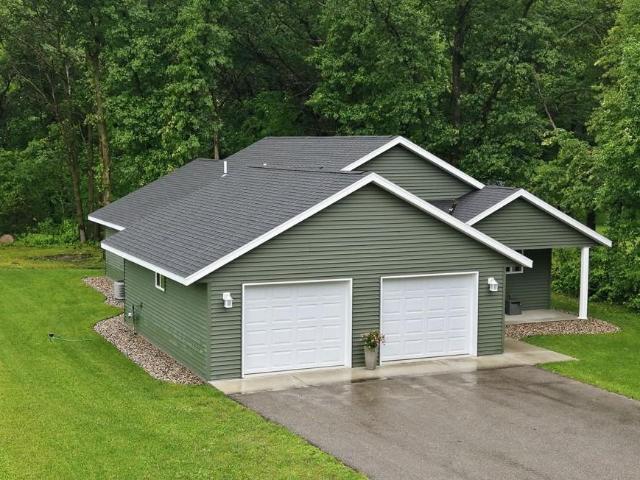 2013 E Oak Knoll Drive NE