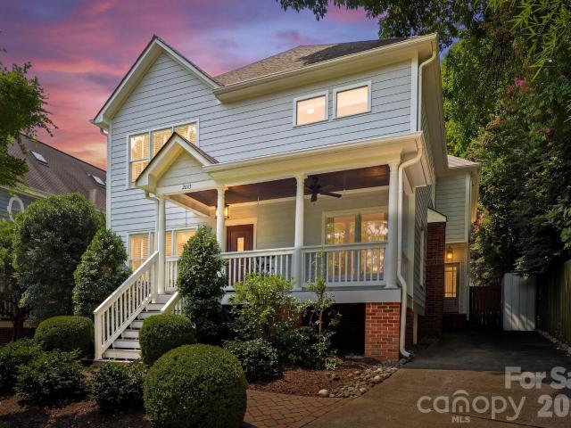 2013 Victorian Place