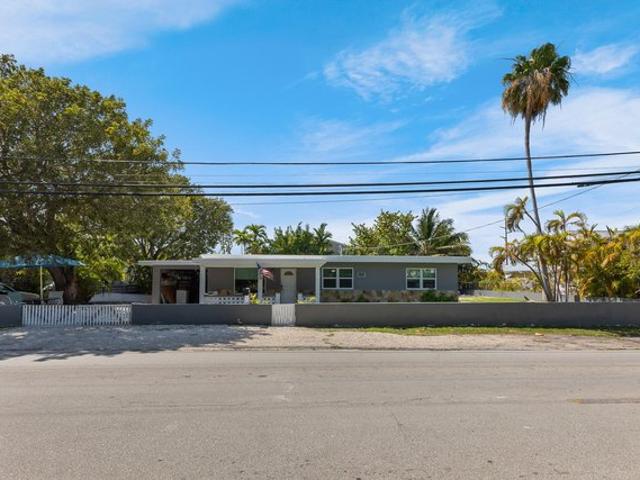 201 4th St, Big Coppitt, FL 33040