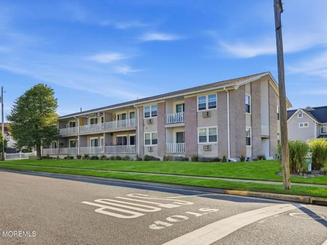 201 8th Ave Apt 5B, Belmar, NJ 07719
