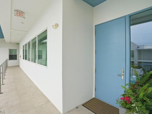 201 8th St S Unit 309, Naples, FL 34102