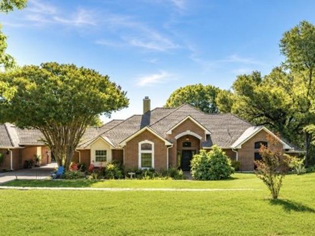 201 Coach House Cir, Fort Worth, TX 76108