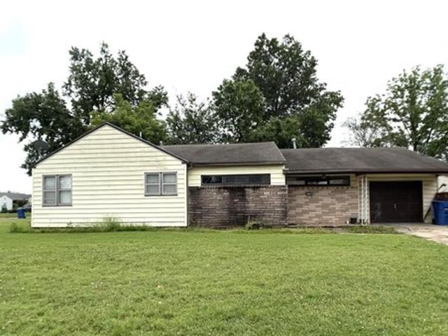 201 Circle Dr NW, Miami, OK 74354