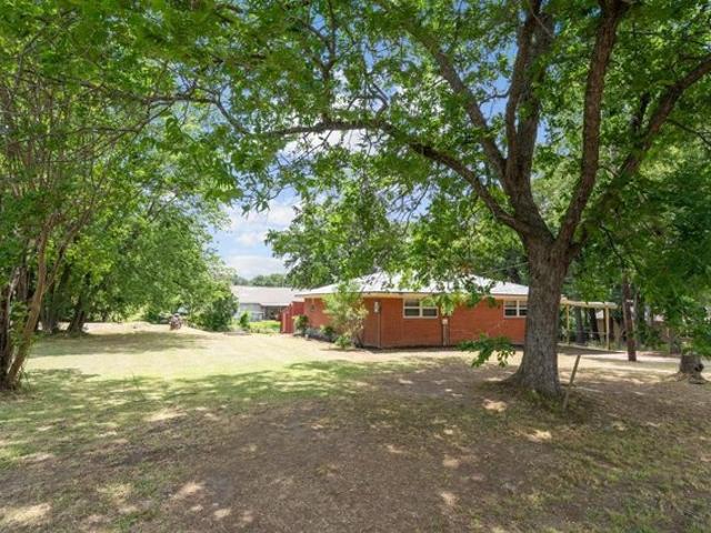 201 Admiral Dr, Gun Barrel City, TX 75156