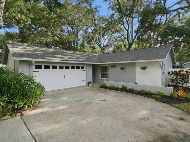 201 Arbor Glen Dr, Palm Harbor, FL 34683
