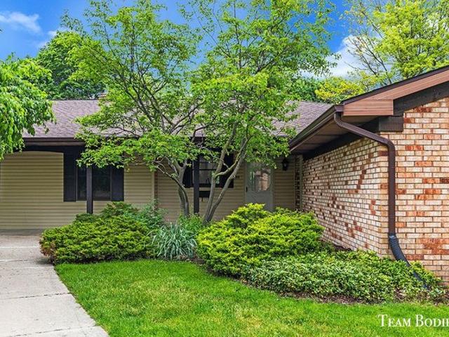 201 Bona Vista Dr NW Unit 21, Grand Rapids, MI 49504