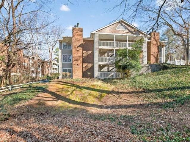 201 Barrington Hills Dr, Atlanta, GA 30350
