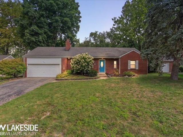 201 Barrington Rd, Bloomfield Hills, MI 48302