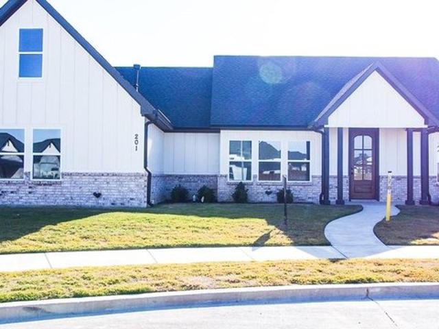 201 Bluff Ct, Godley, TX 76044