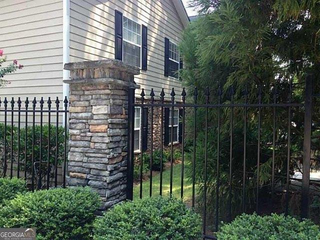 201 Brighton Pt, Sandy Springs, GA 30328