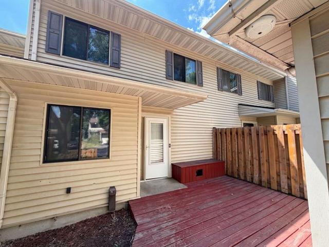 201 Bridlewood Dr, Saint Paul, MN 55119