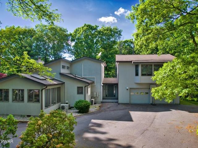 201 Broadmoor Dr, Hawley, PA 18428