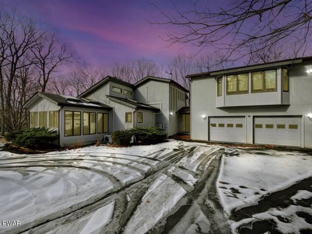 201 Broadmoor Dr, Lords Valley, PA 18428