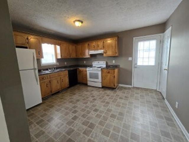 201 Golden Pond Ave